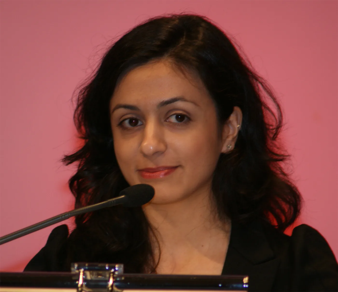 Hadia Tajik went to a prayer house as a child - Document News